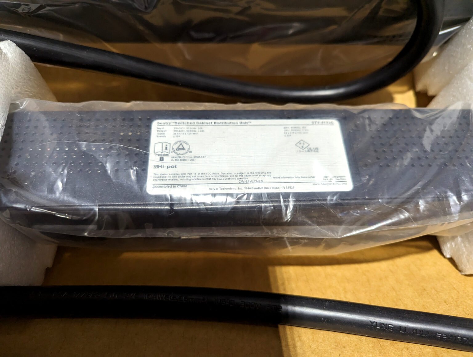 Server Technology STV-4102C SEV-4102C Switched PDUs 208V 24-C13-Outlets ...