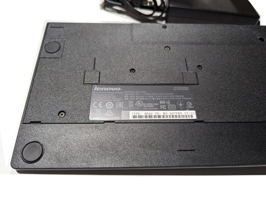 Lenovo ThinkPad Ultra Dock Type 40A2 SD20A06046 with 135W AC Adapter No ...