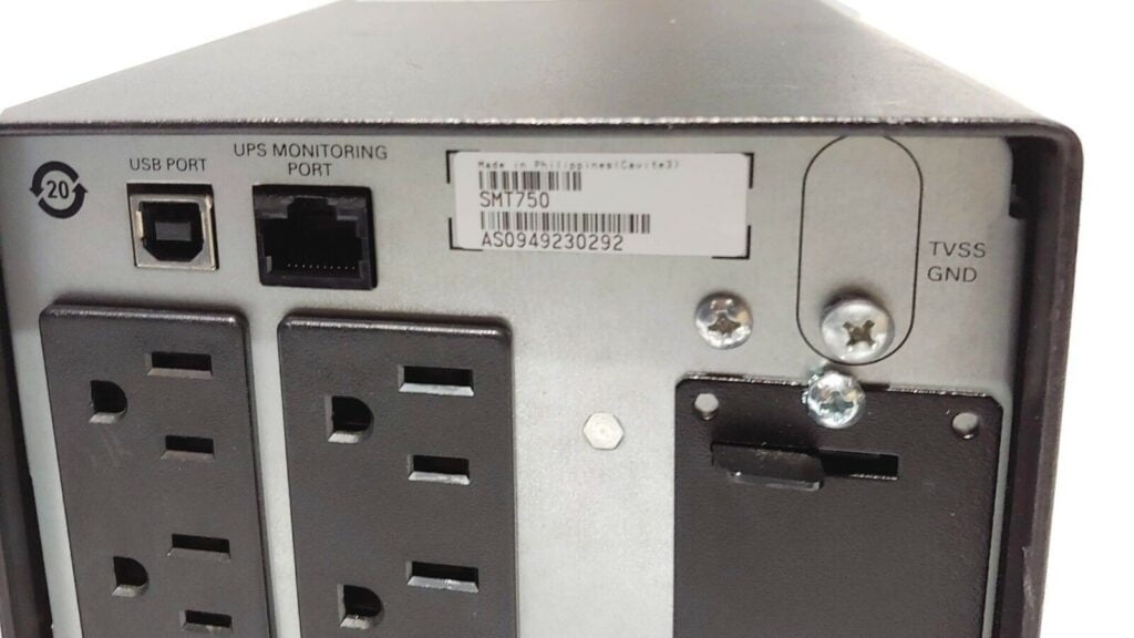 Ended | APC Smart-UPS SMT 750VA 500W 120V LCD 6-Outlet UPS SMT750 (No ...